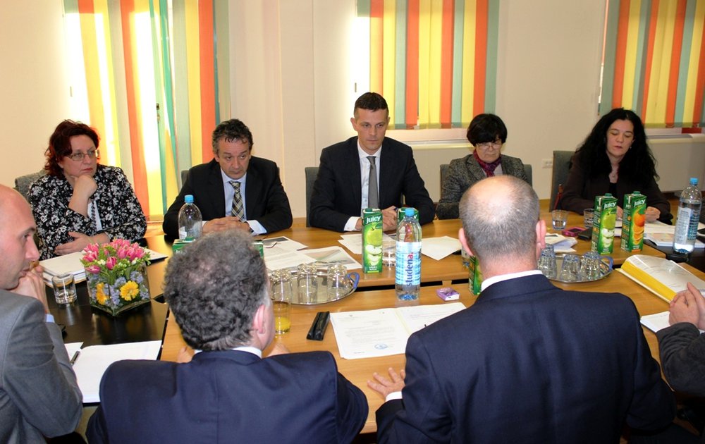 Il Presidente Flego e collaboratori, all'incontro di lavoro nella Città ...
